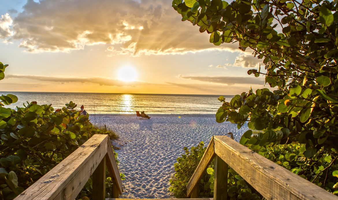 Les 10 plus belles plages de Naples ou aux environs - Chéri fais tes ...