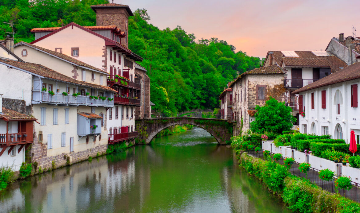 Top 10 des plus beaux villages du Pays Basque Français - Chéri fais tes ...