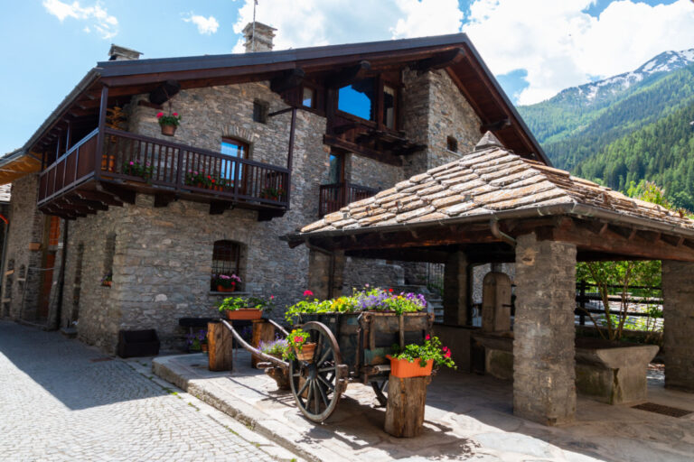 Top 10 des Plus Beaux Villages de la Vallée d'Aoste à voir en 2025 ...