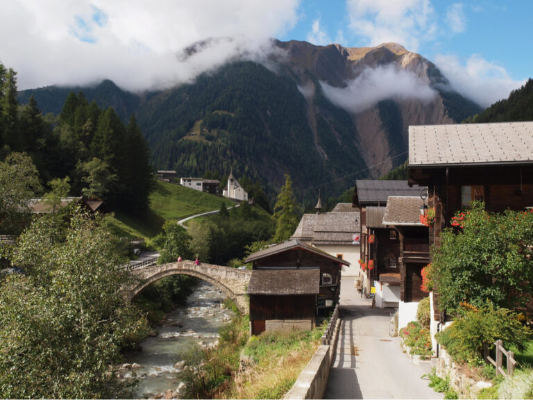 Top 9 des plus beaux villages du Valais, ceux qui Valent le Coup de ...
