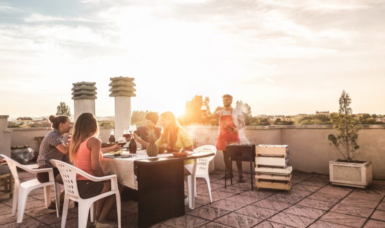 Top 5 des restaurants rooftops à faire à Marseille cet été - Chéri fais ...