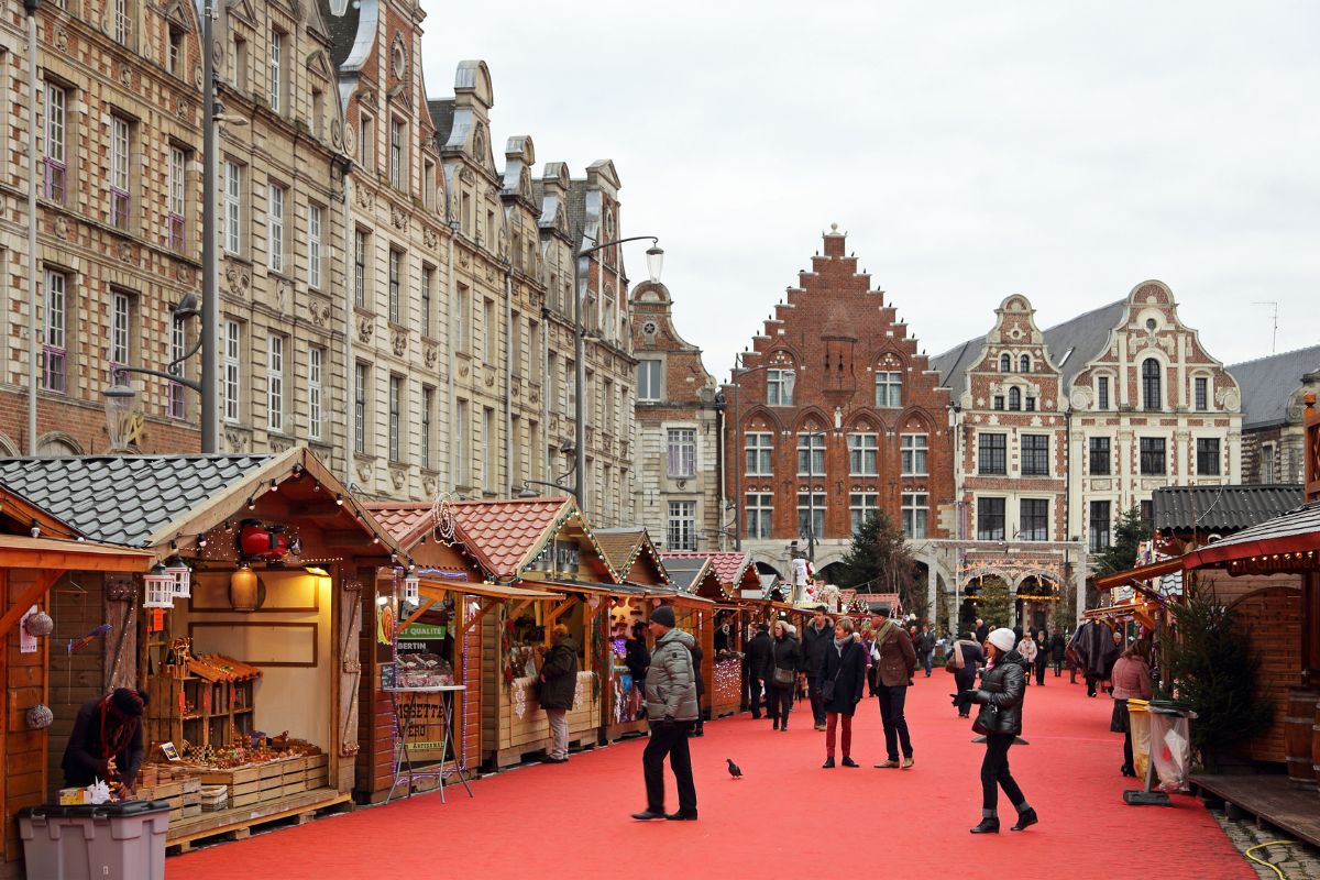 Le Marché de Noël d'Arras de 2024 : Programme et festivités - Chéri ...